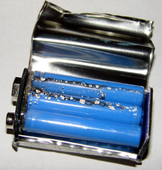 Inside Another 9 V Battery – The Smell of Molten Projects in the Morning