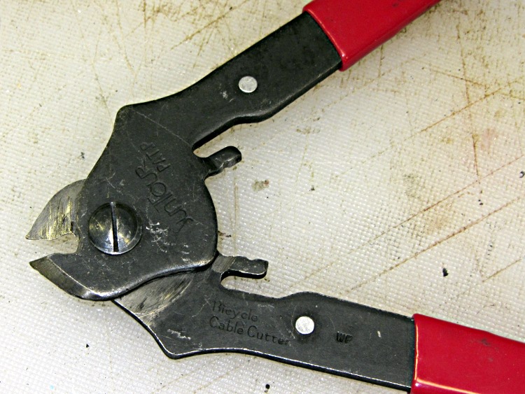 Cutting Music Wire – The Smell of Molten Projects in the Morning