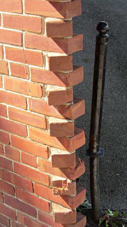 Unusual Brick Corner – The Smell of Molten Projects in the Morning