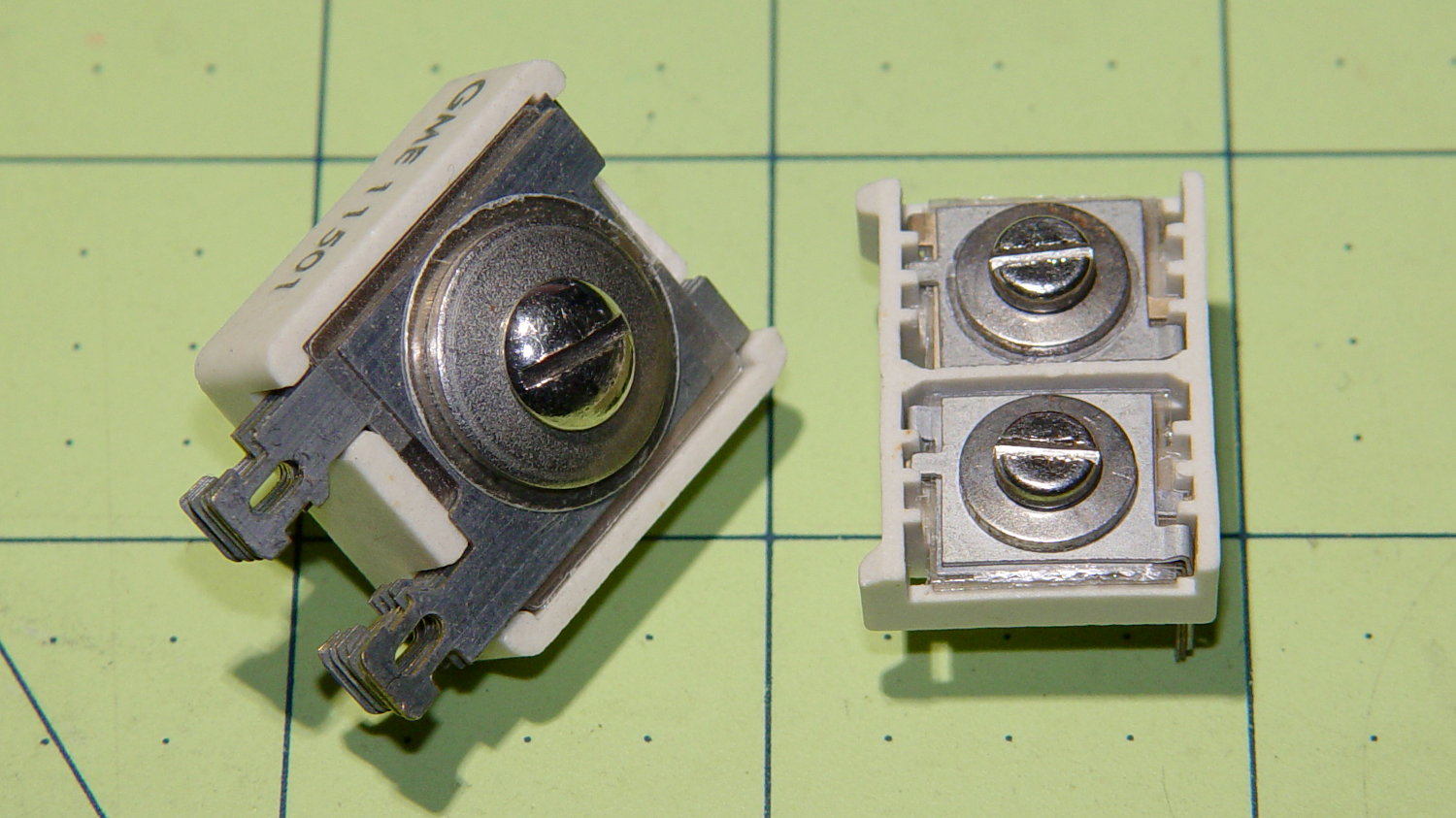 Mica Trimmer Capacitors – The Smell of Molten Projects in the Morning