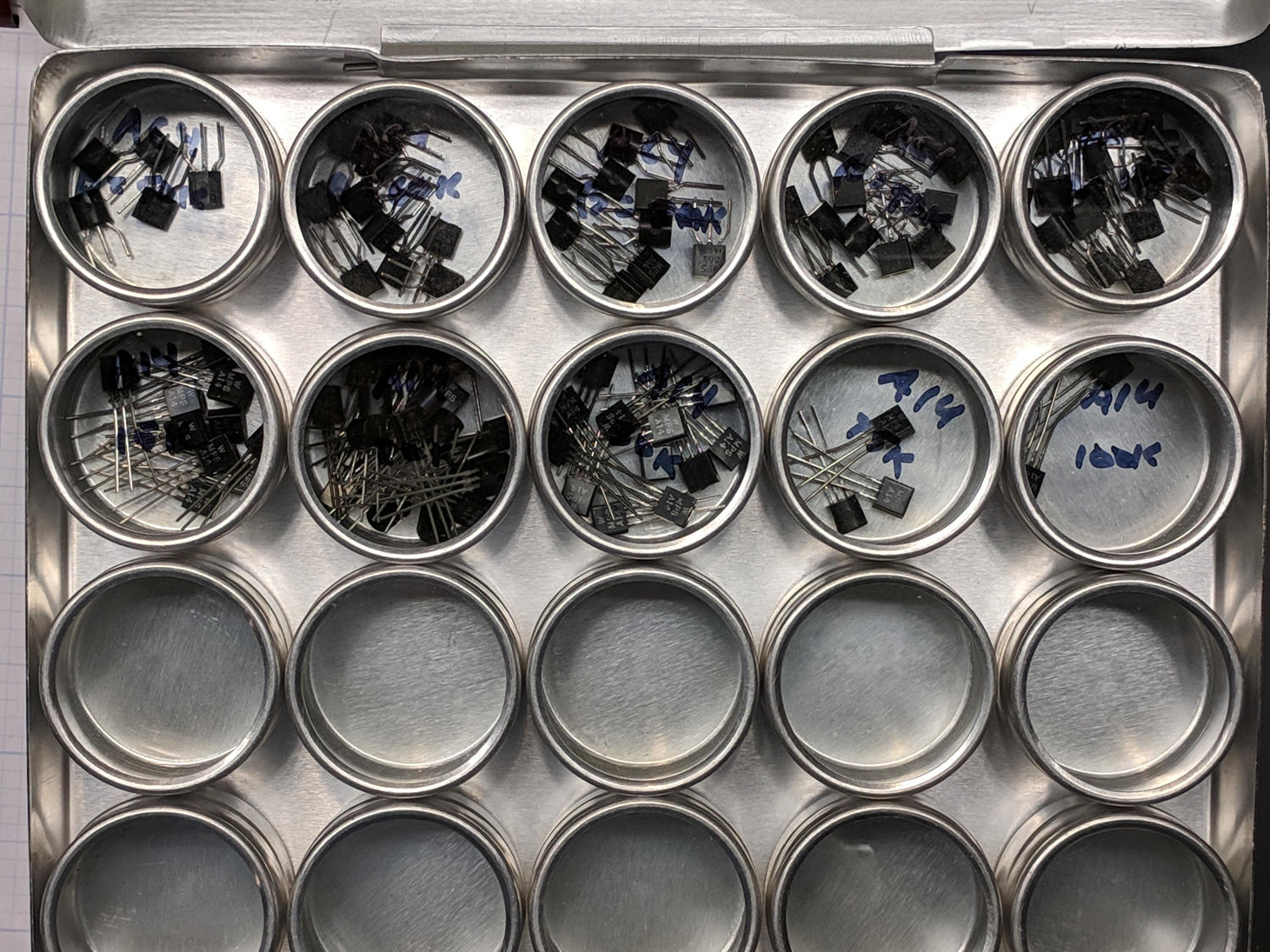Darlington Transistor Sorting – The Smell of Molten Projects in the Morning