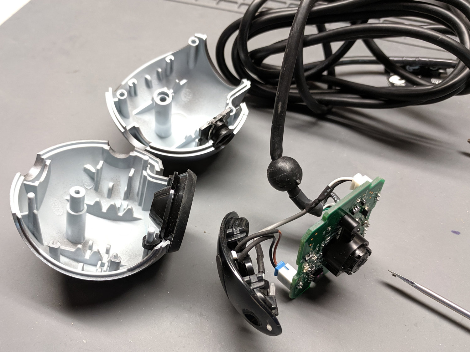 Logitech “QuickCam Pro 5000” Ball Camera Disassembly – The Smell of ...