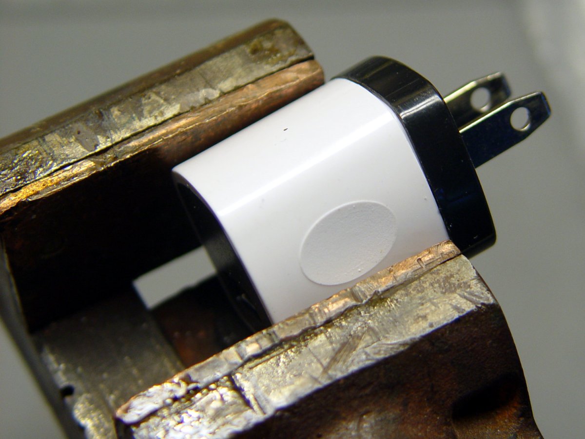 Anonymous White USB Charger: Teardown – The Smell of Molten Projects in ...