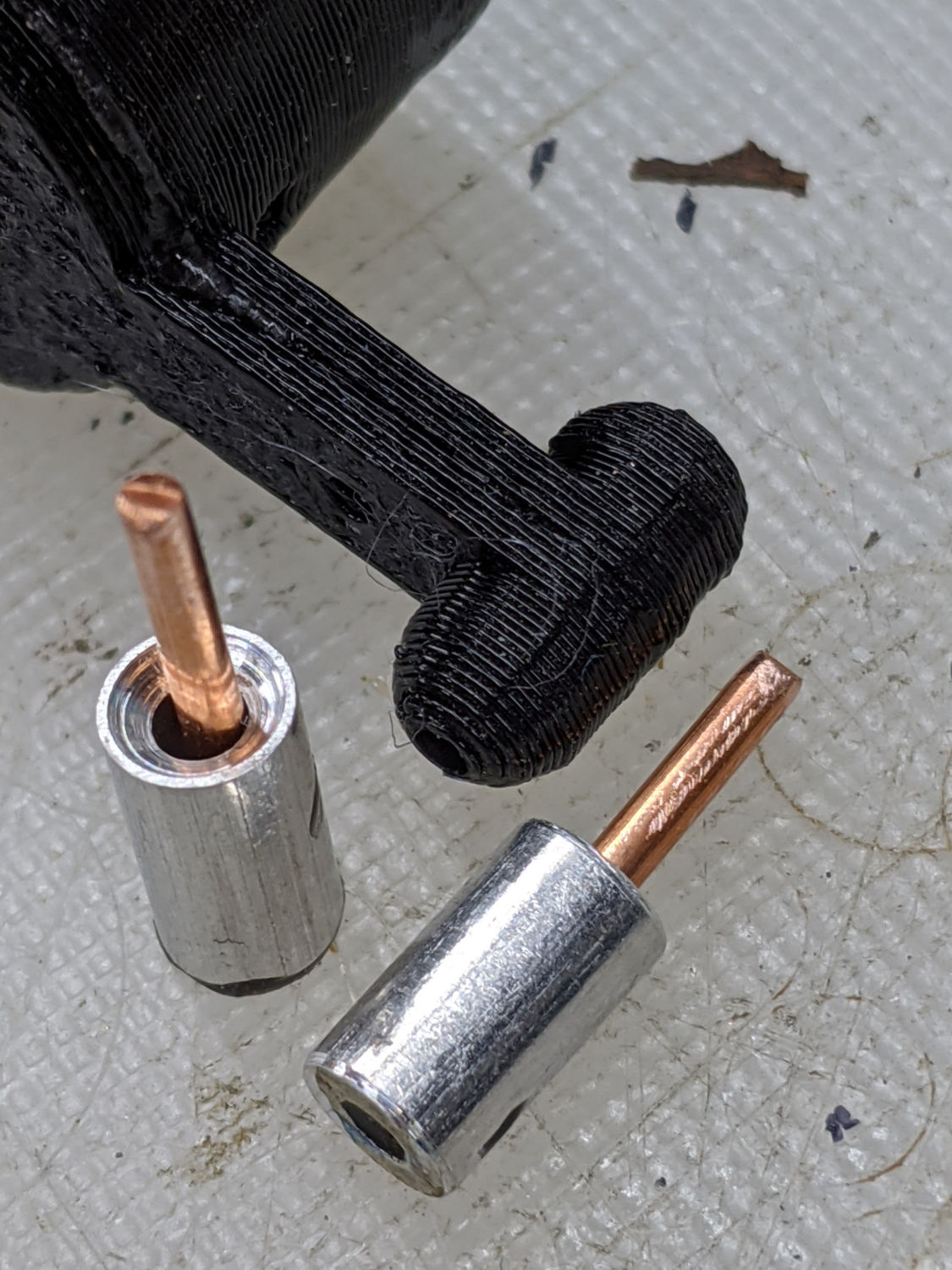 Astable Multivibrator: Dressed-up LED Spider – The Smell of Molten ...