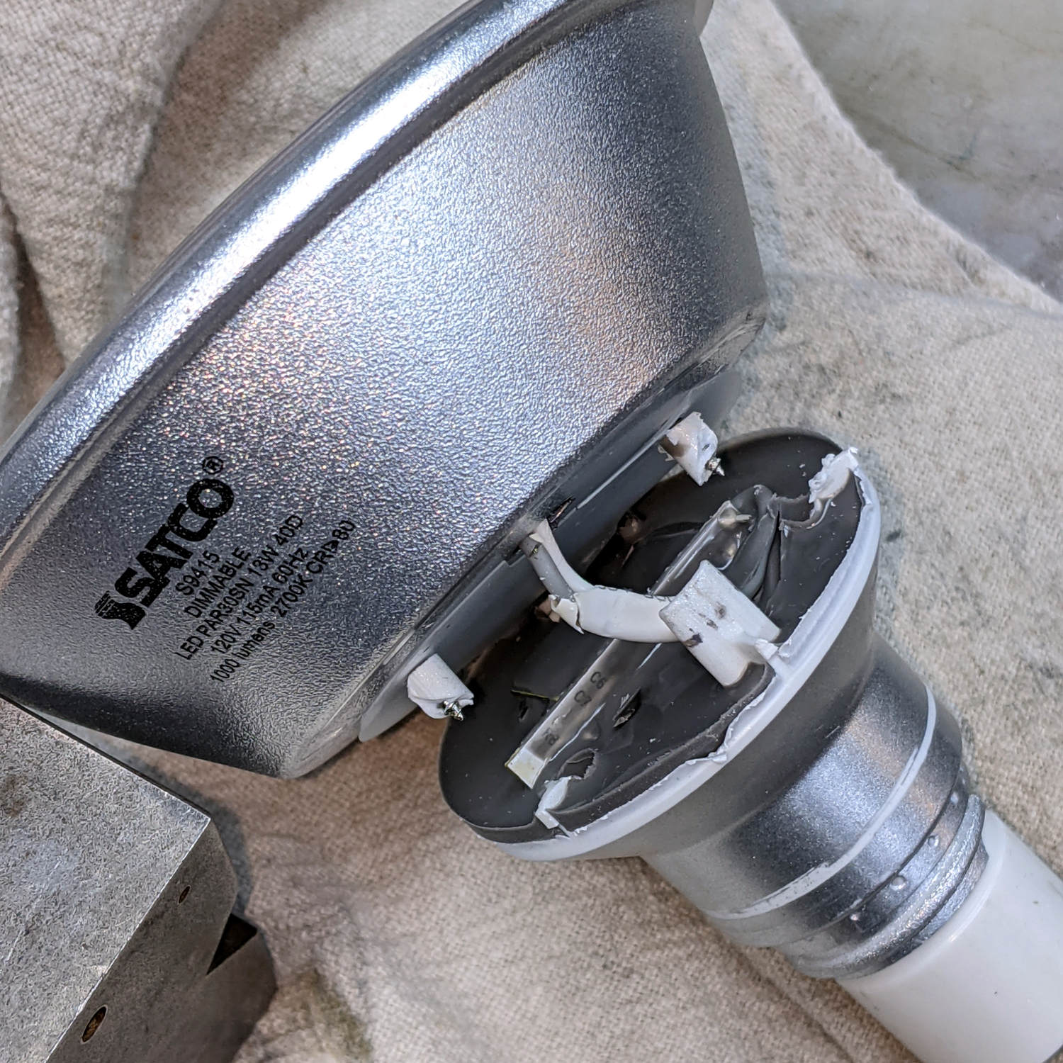 Satco PAR30 LED Spotlight Teardown – The Smell of Molten Projects in ...