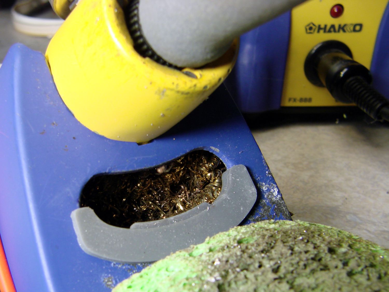 Soldering Iron Spider – The Smell of Molten Projects in the Morning