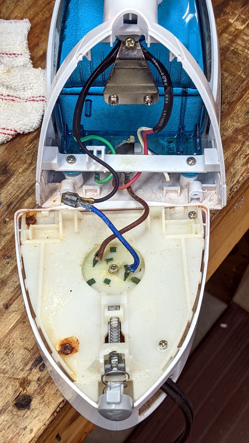 Sunbeam 3035 Clothes Iron: Rusted Spring – The Smell of Molten Projects ...