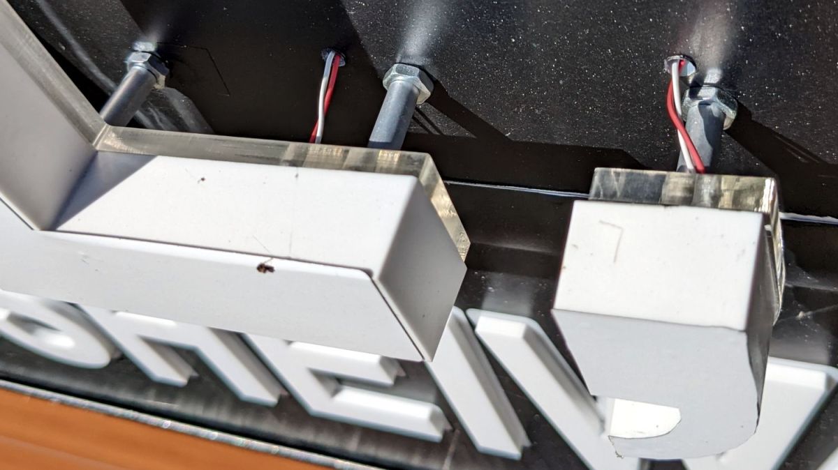 Outdoor Sign Wiring – The Smell of Molten Projects in the Morning