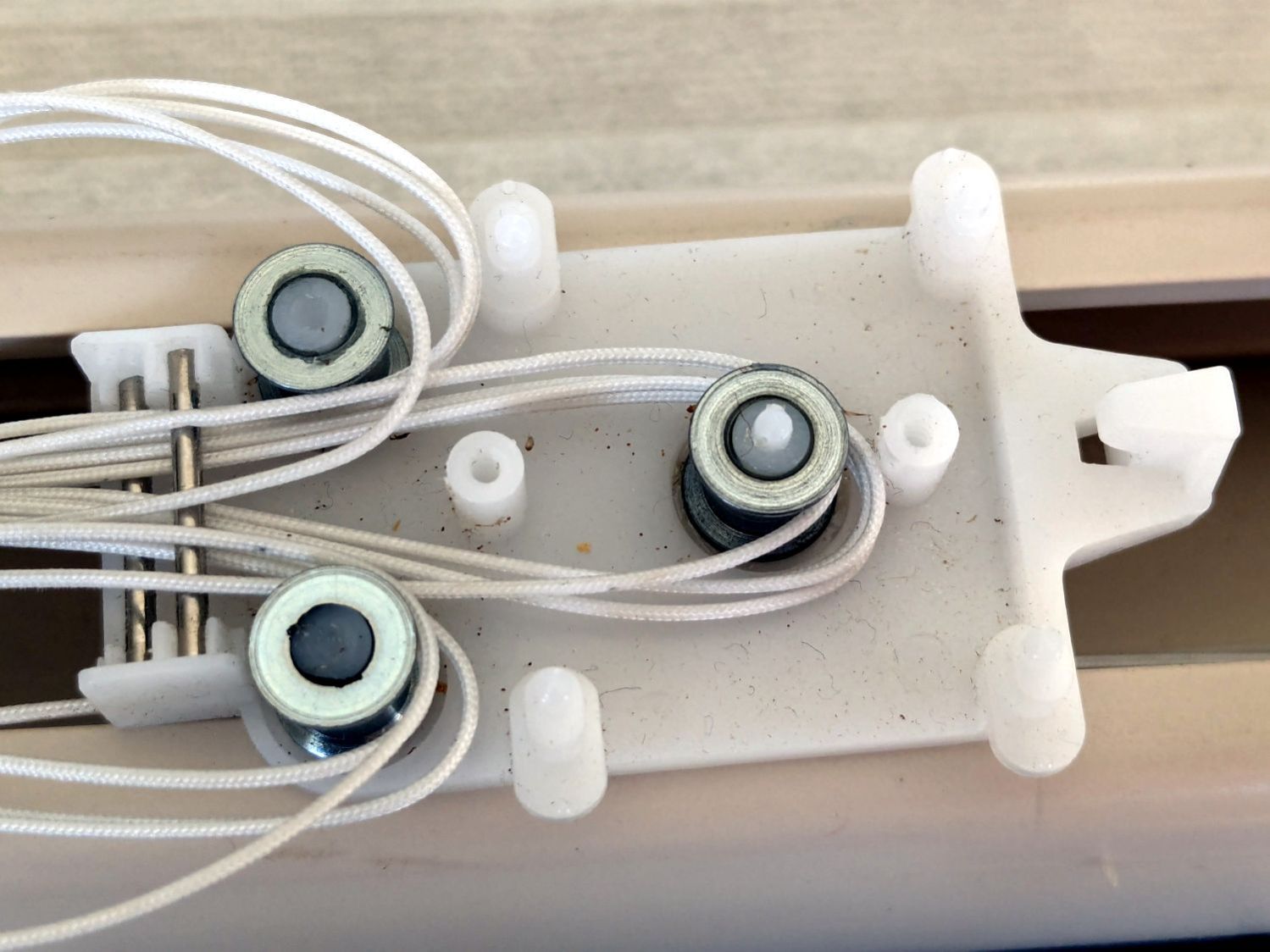 Cellular Windowshade: Pulley Block Repair – The Smell of Molten ...