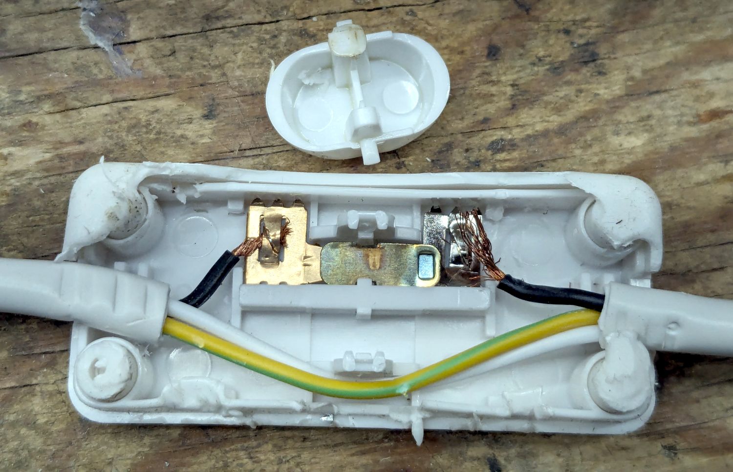 LED Light Switch: FAIL – The Smell of Molten Projects in the Morning