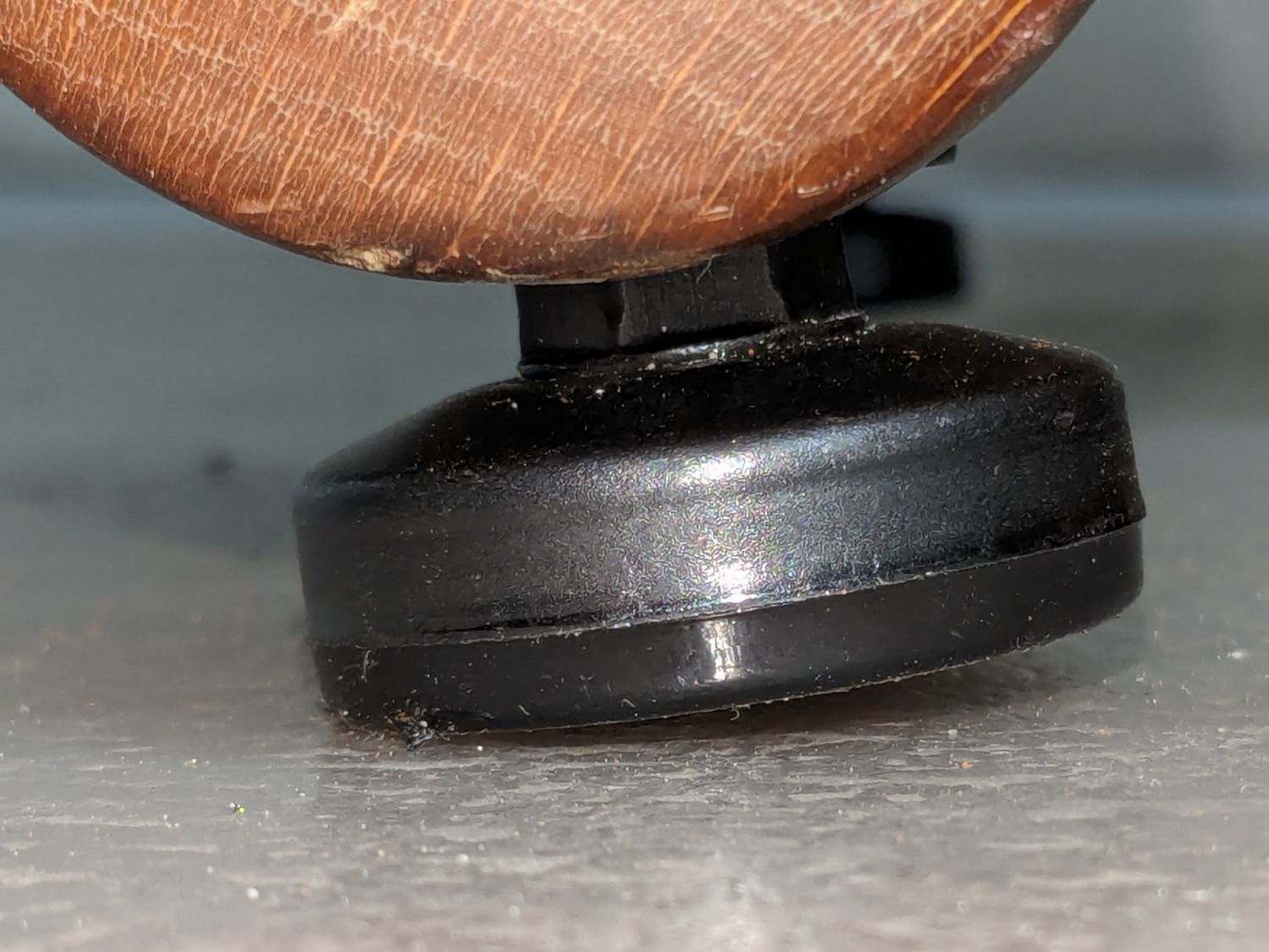 Balans Chair Re-footing – The Smell of Molten Projects in the Morning