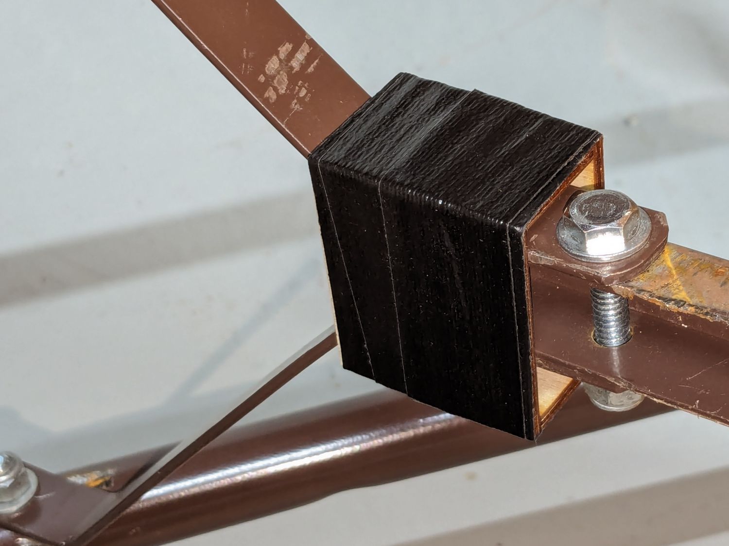 Improvised Table Leg Latch – The Smell of Molten Projects in the Morning