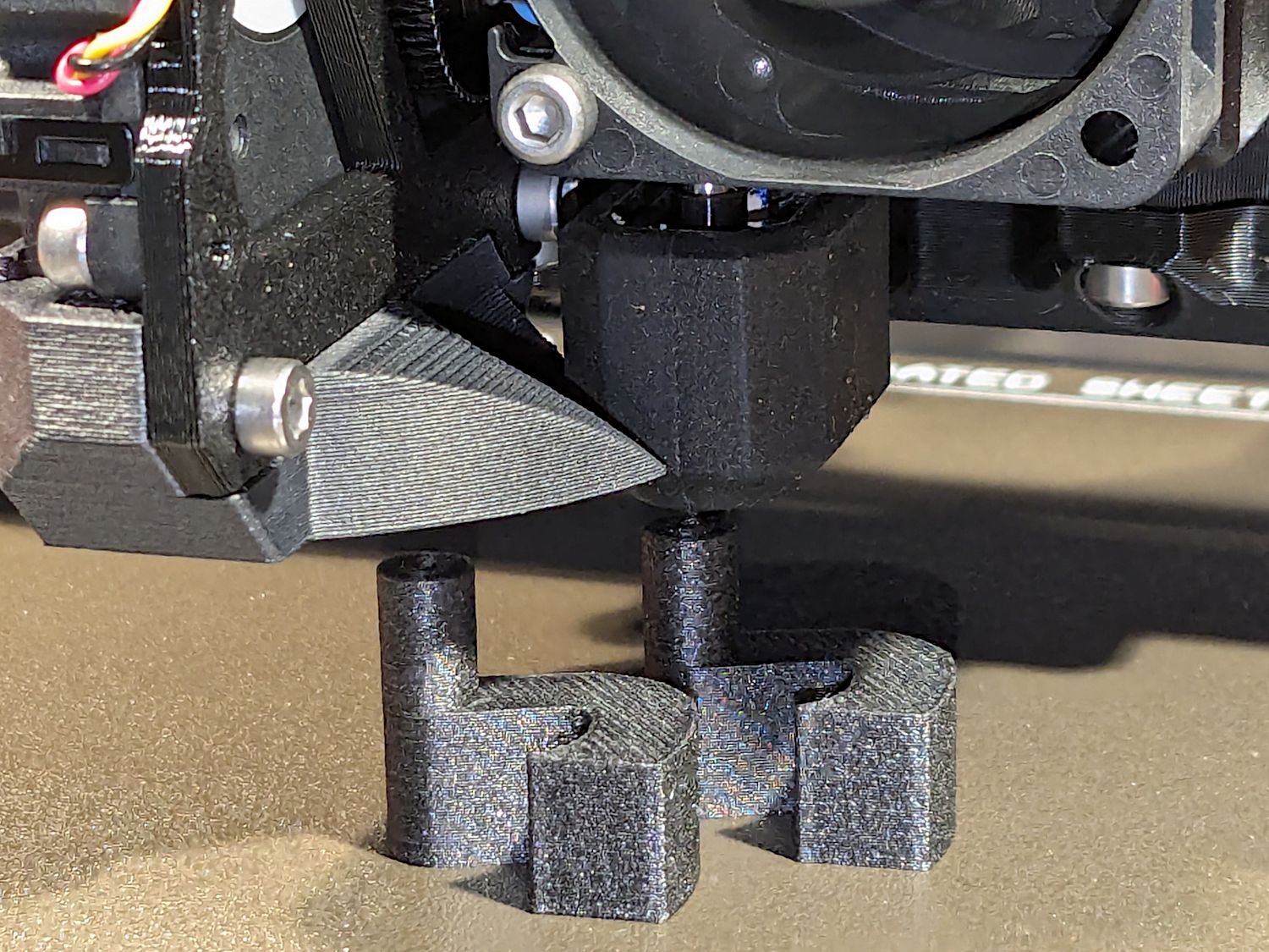 Humidifier Lid Hinges – The Smell of Molten Projects in the Morning