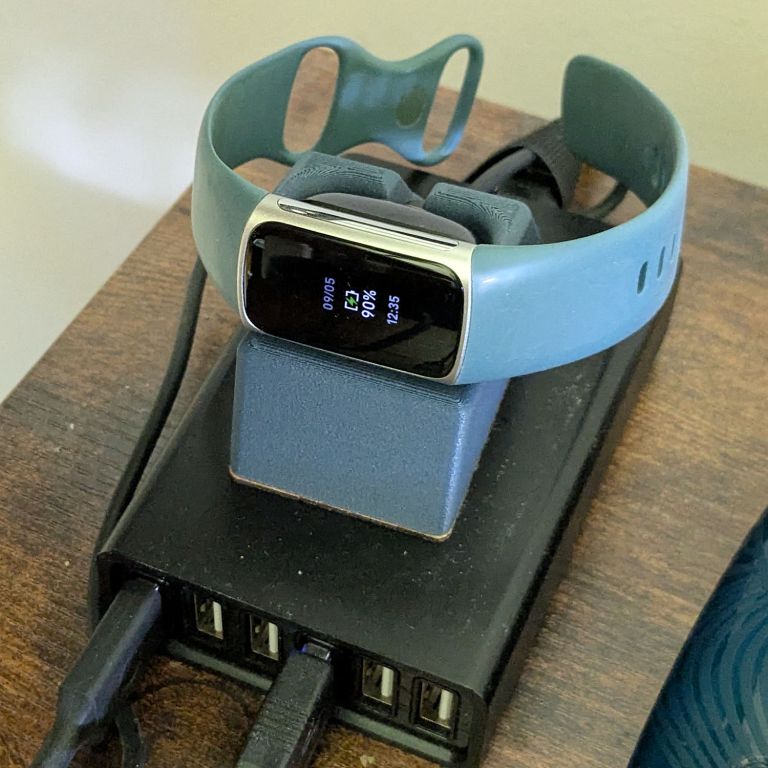 Fitbit Charge 5 Charging Stand – The Smell of Molten Projects in the ...