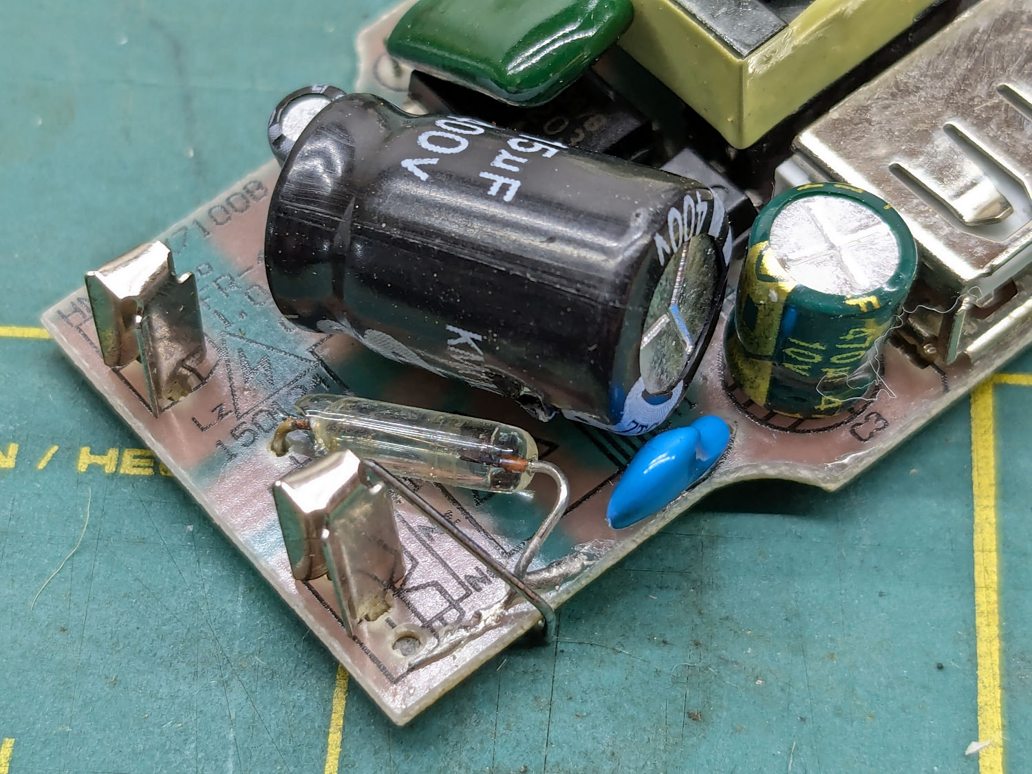 USB Charger: Safety FAIL – The Smell of Molten Projects in the Morning
